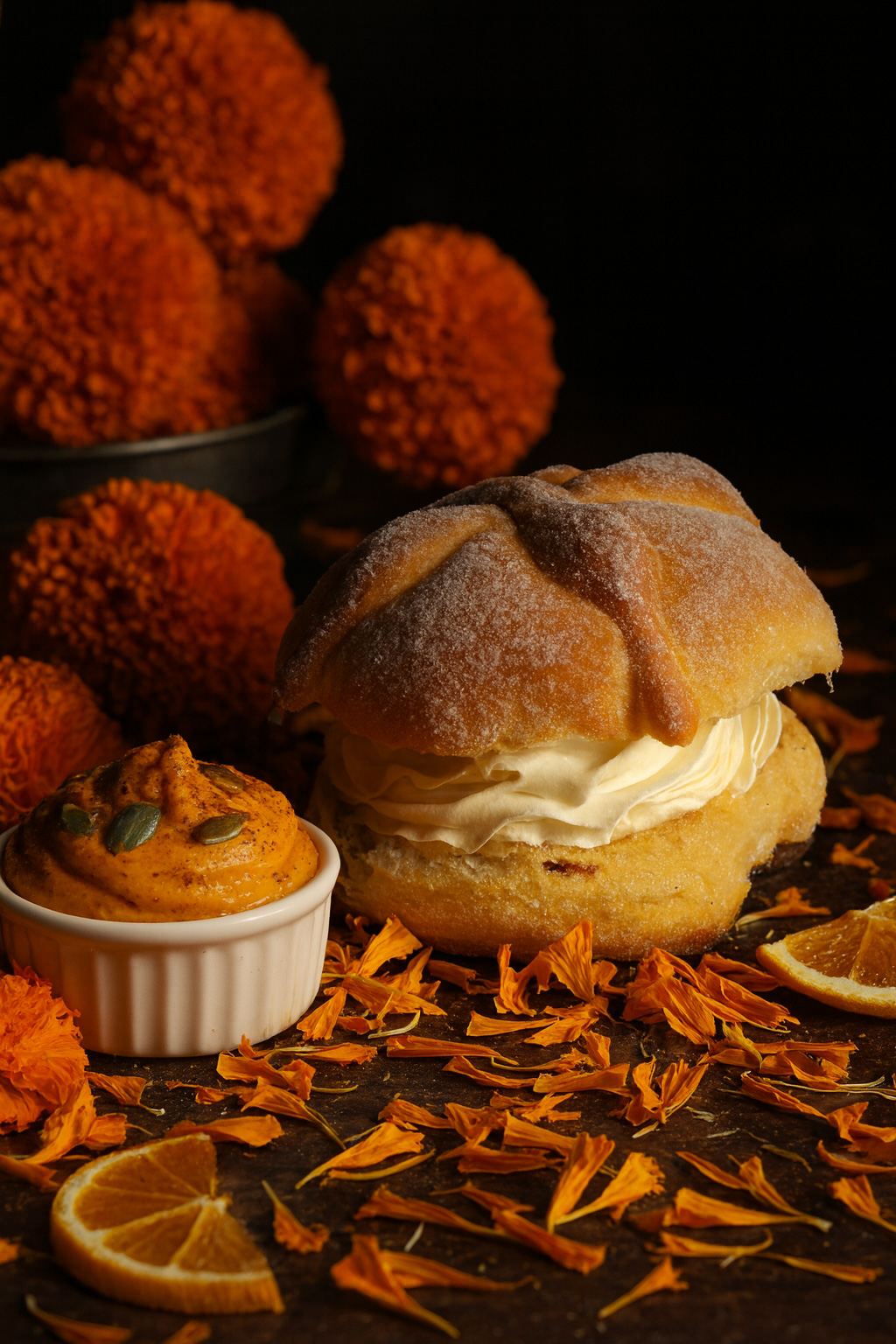 Pan de muerto relleno de nata Lecaroz | ¿Lo has probado?